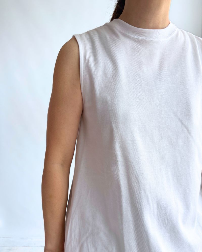 D/d 2258019 Sleeveless dress in White Cut and sew dress Made in Japan ...