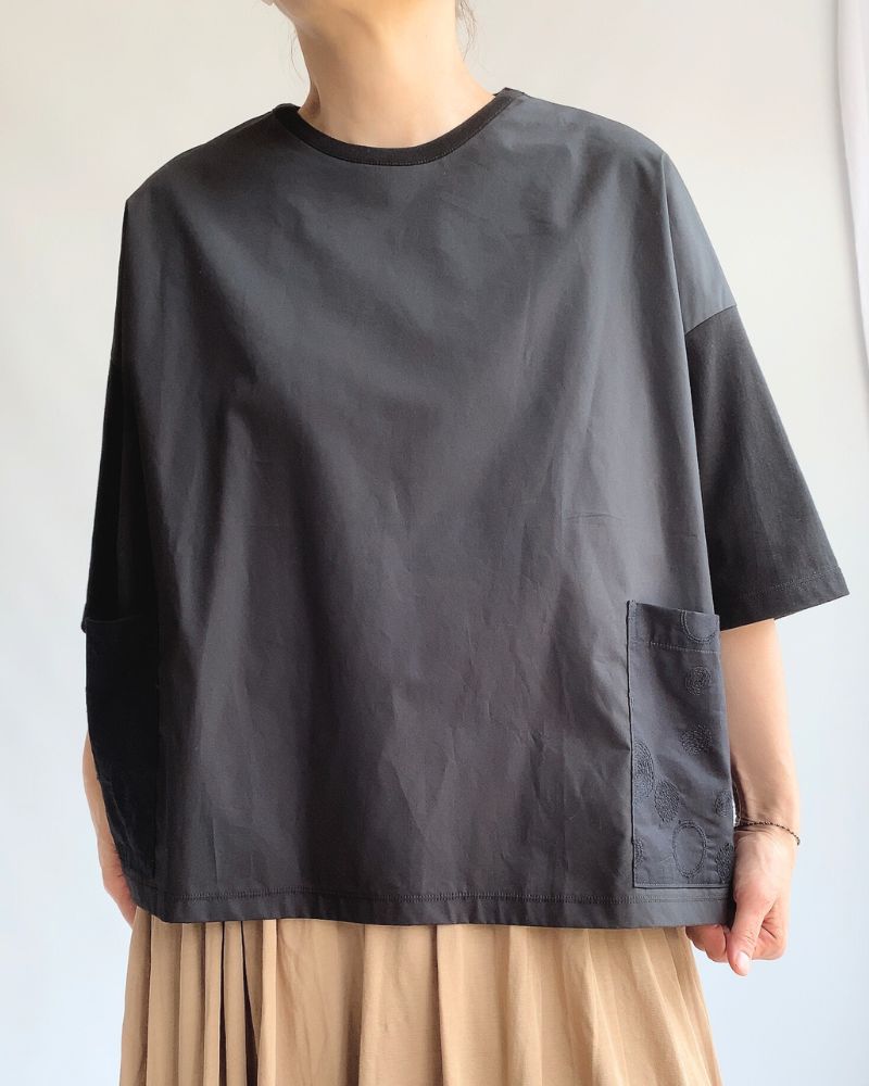 STAMP AND DIARY Embroidered Pocket Blouse Tee in Black japan made – Miel.jp